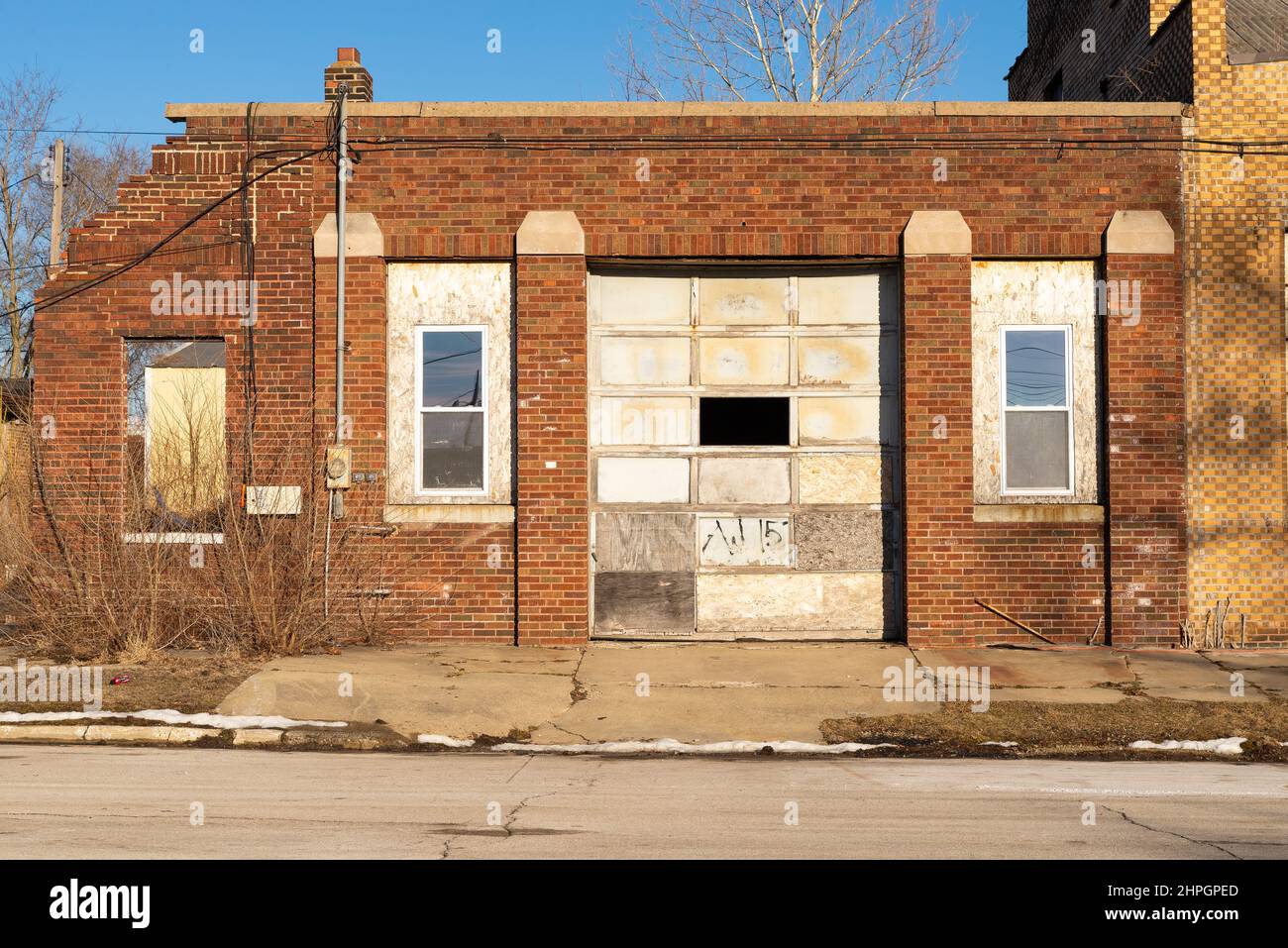 Abandoned industrial building in Midwest town Stock Photo - Alamy