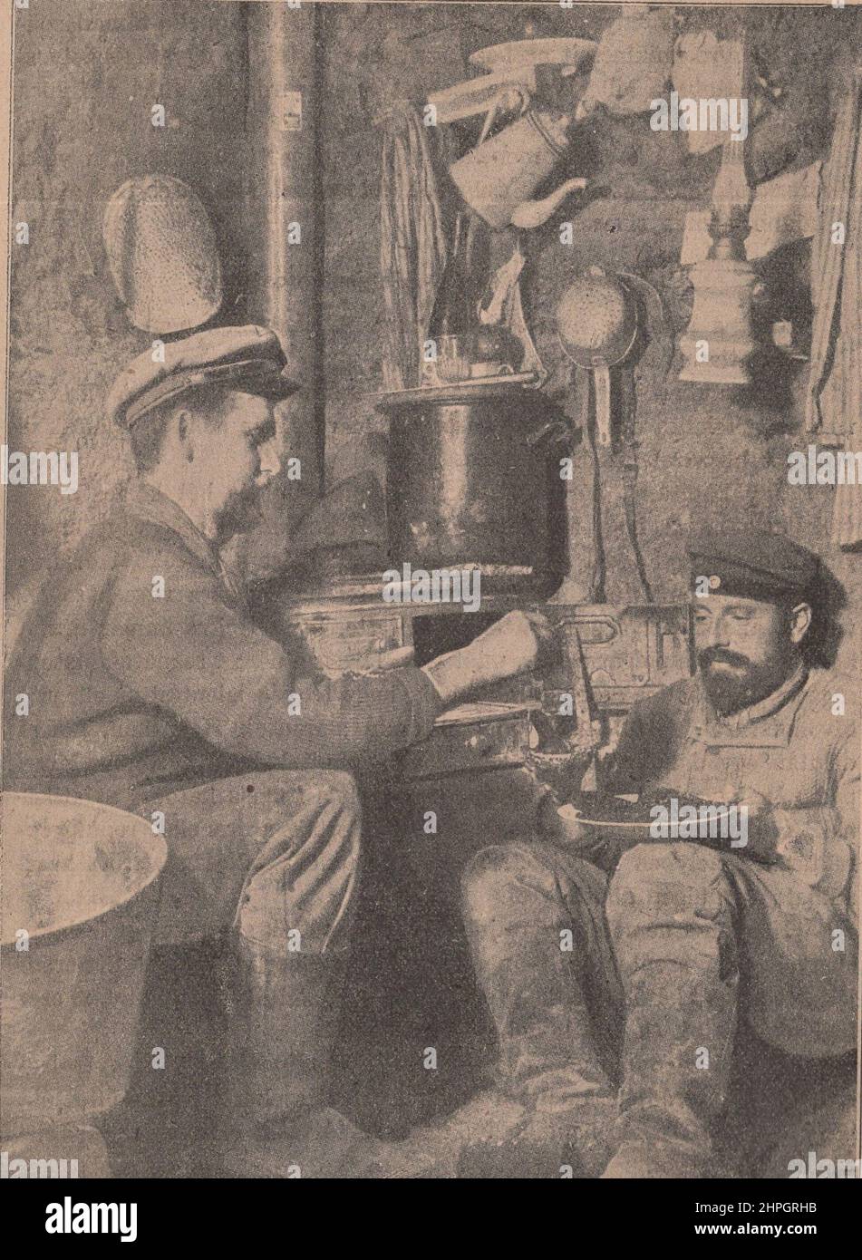 A delicious dinner of potatoes. German soldiers outside Reims ...