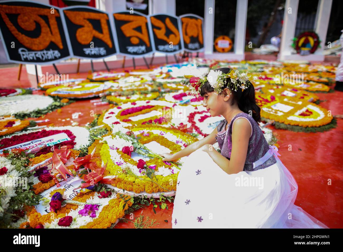 Dhaka, Dhaka, Bangladesh. 21st Feb, 2022. The central Shaheed Minar has ...