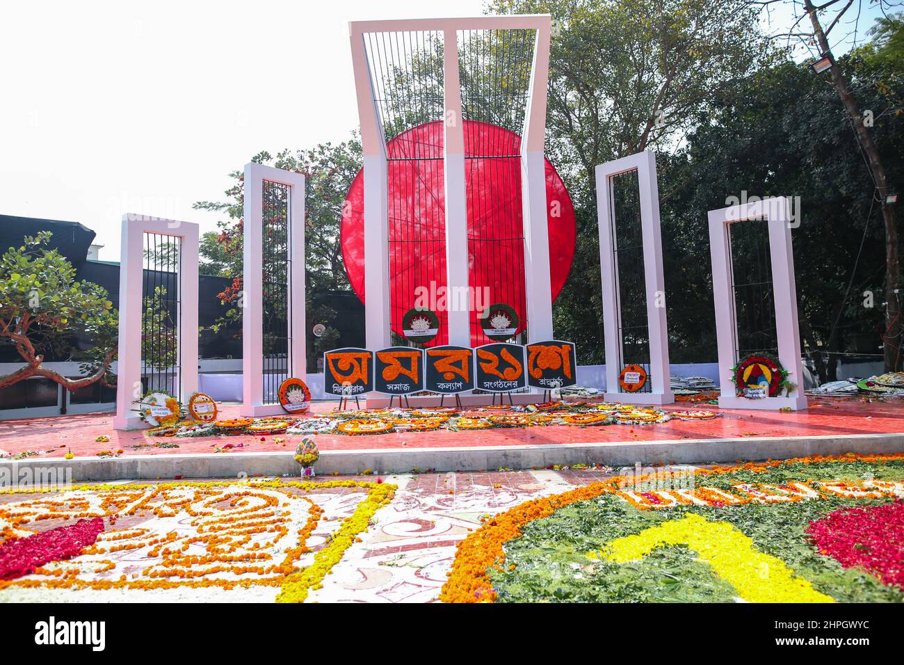 Dhaka, Dhaka, Bangladesh. 21st Feb, 2022. The central Shaheed Minar has been decorated on the ...