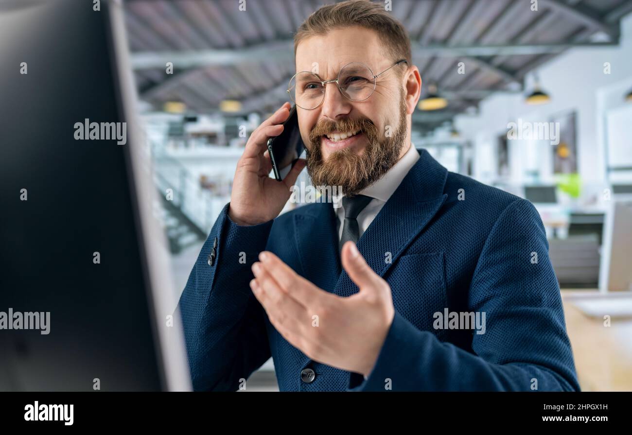Pc talking hi-res stock photography and images - Alamy