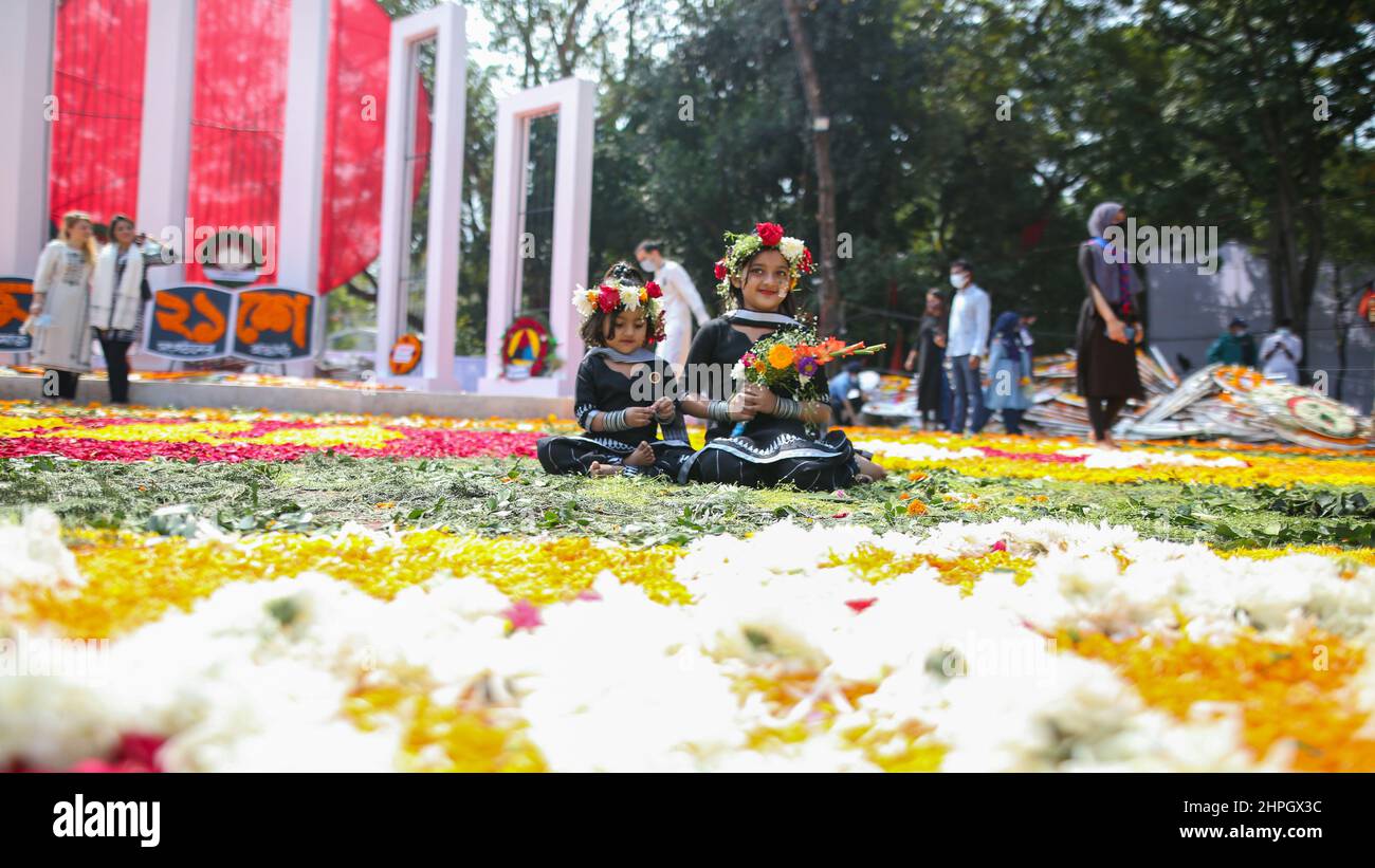 Dhaka, Dhaka, Bangladesh. 21st Feb, 2022. The central Shaheed Minar has ...