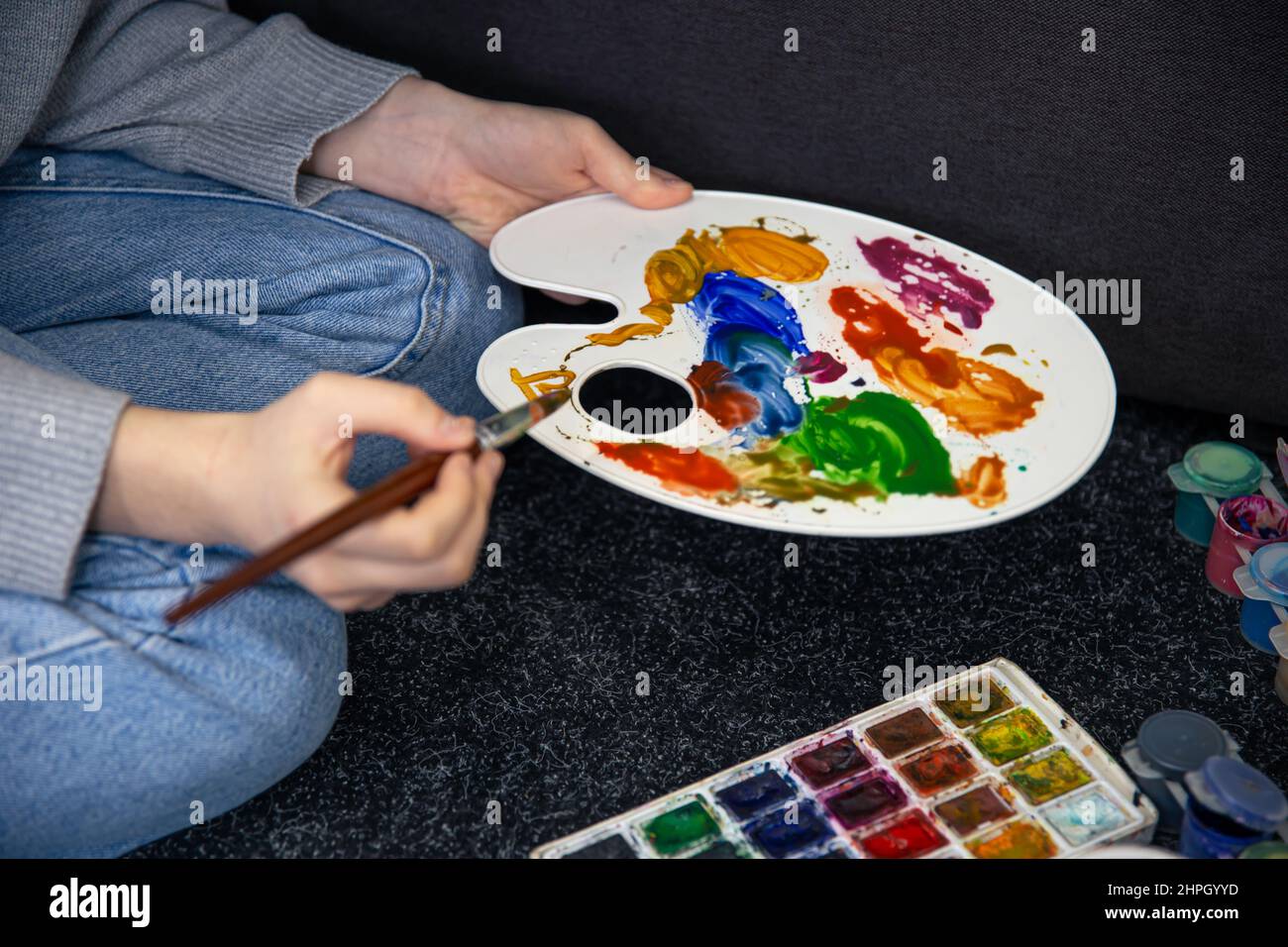 Female hands drawing lines in hi-res stock photography and images - Alamy