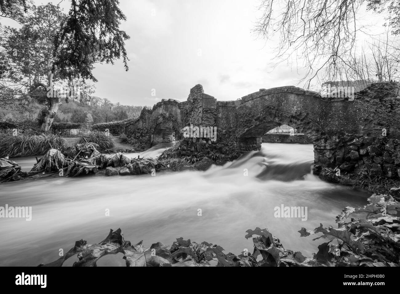 Long exposure of the river Avill flowing under Lovers bridge in the ...