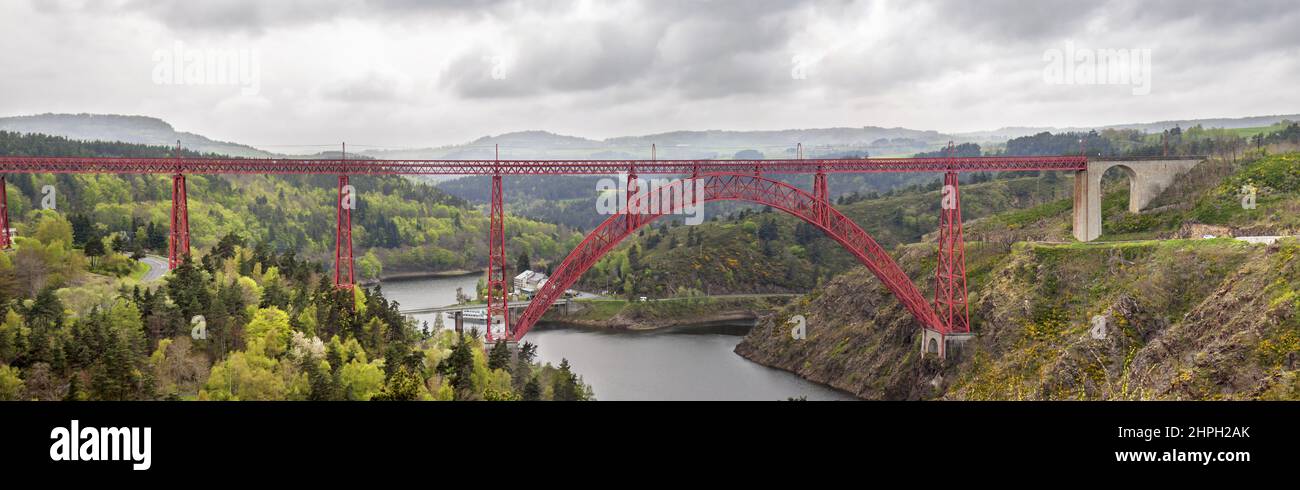 Garabit viaduct train hi-res stock photography and images - Alamy