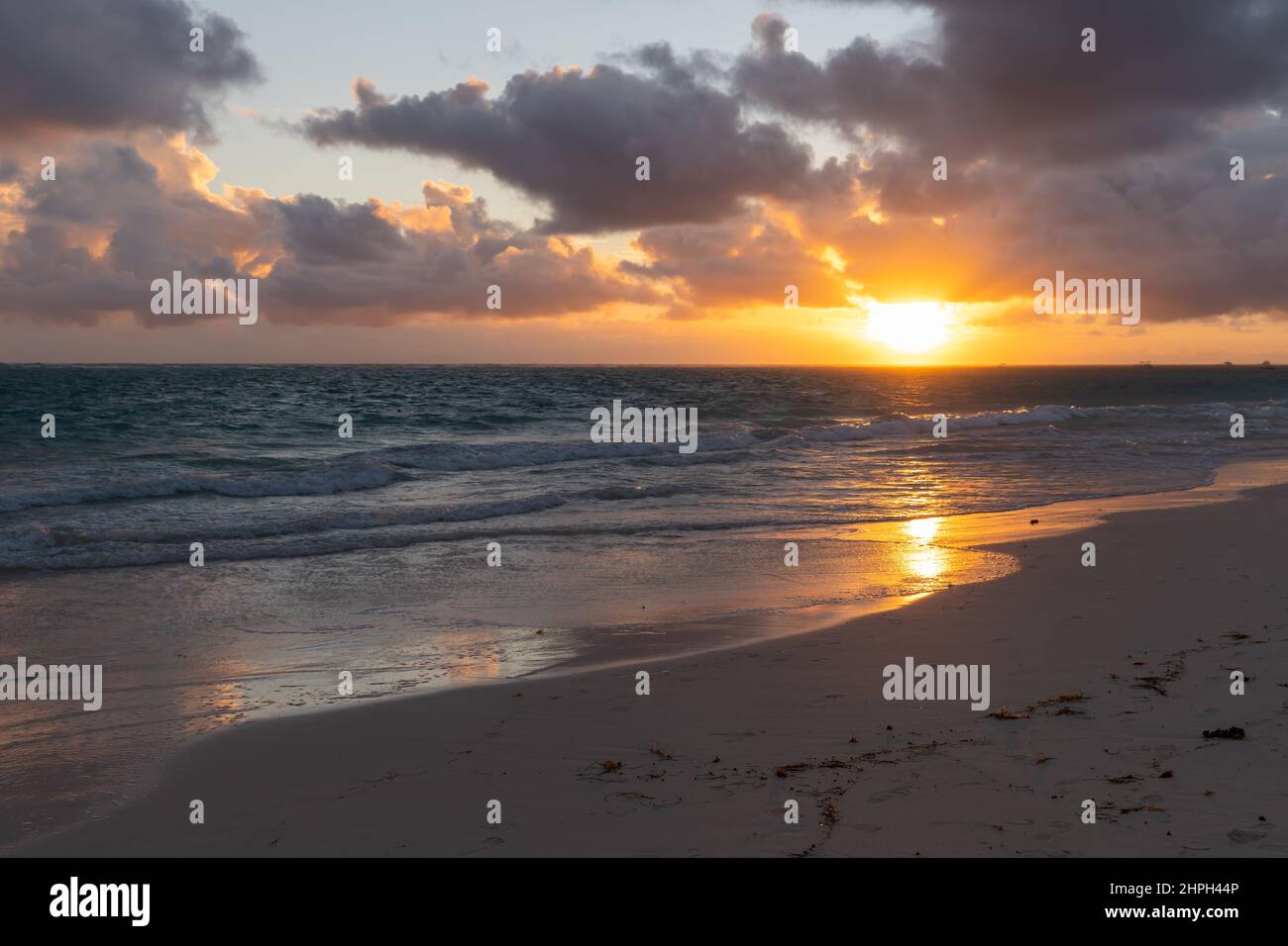 Shiny sunrise hi-res stock photography and images - Alamy