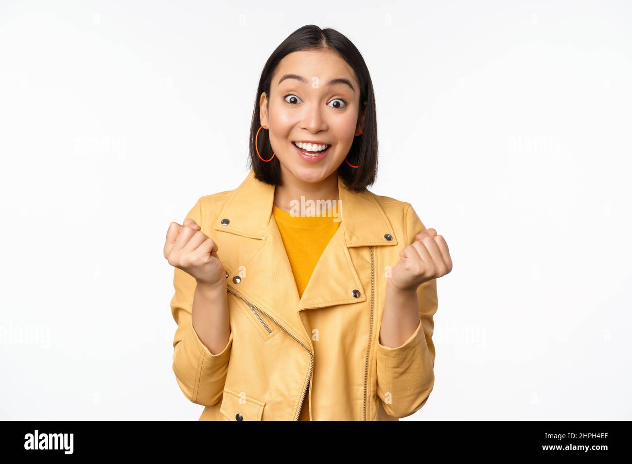 Surprised and happy asian girl, looking with happy face of rejoice ...