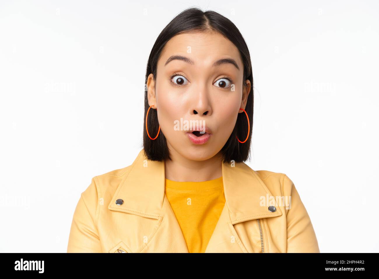 Close up of impressed asian girl, say wow, looking amazed at camera ...