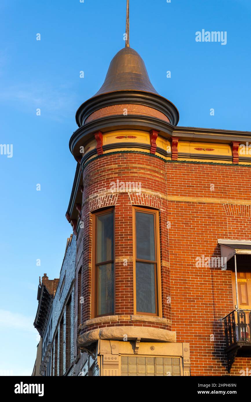 Old brick building in Midwest city Stock Photo - Alamy