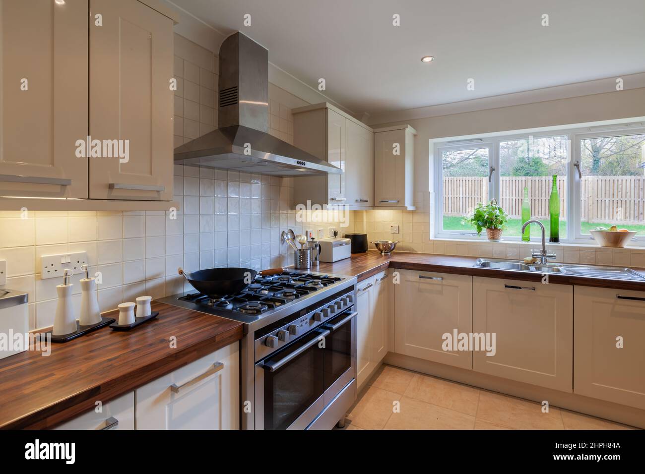 Modern oven range hi-res stock photography and images - Alamy