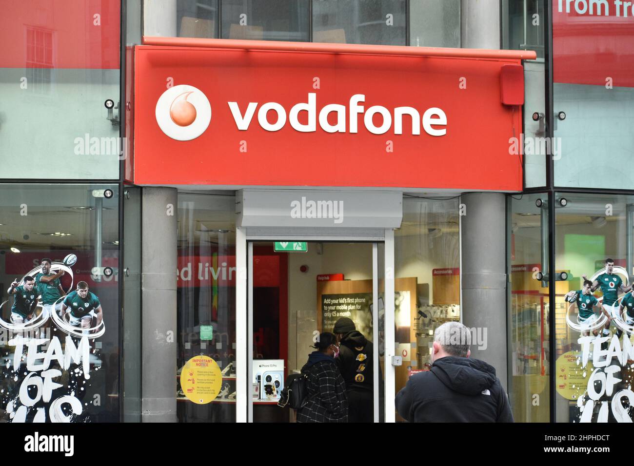 Vodafone store front hi-res stock photography and images - Alamy