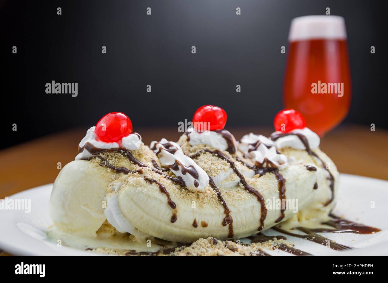 Classic banana split hi-res stock photography and images - Alamy