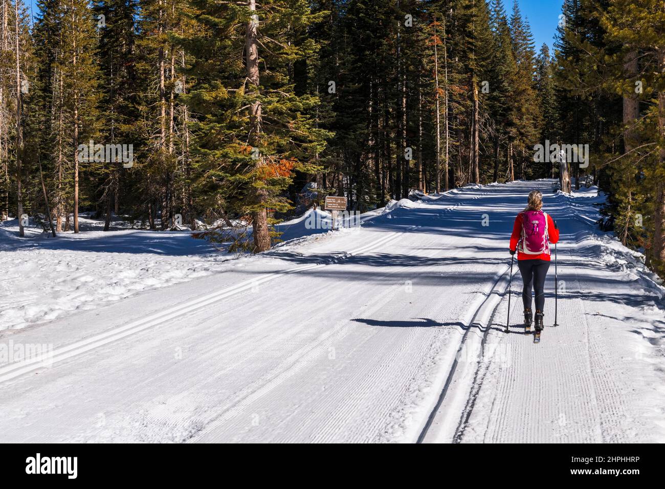 Ski touring to Glacier Point from Badger Pass, Yosemite National Park ...
