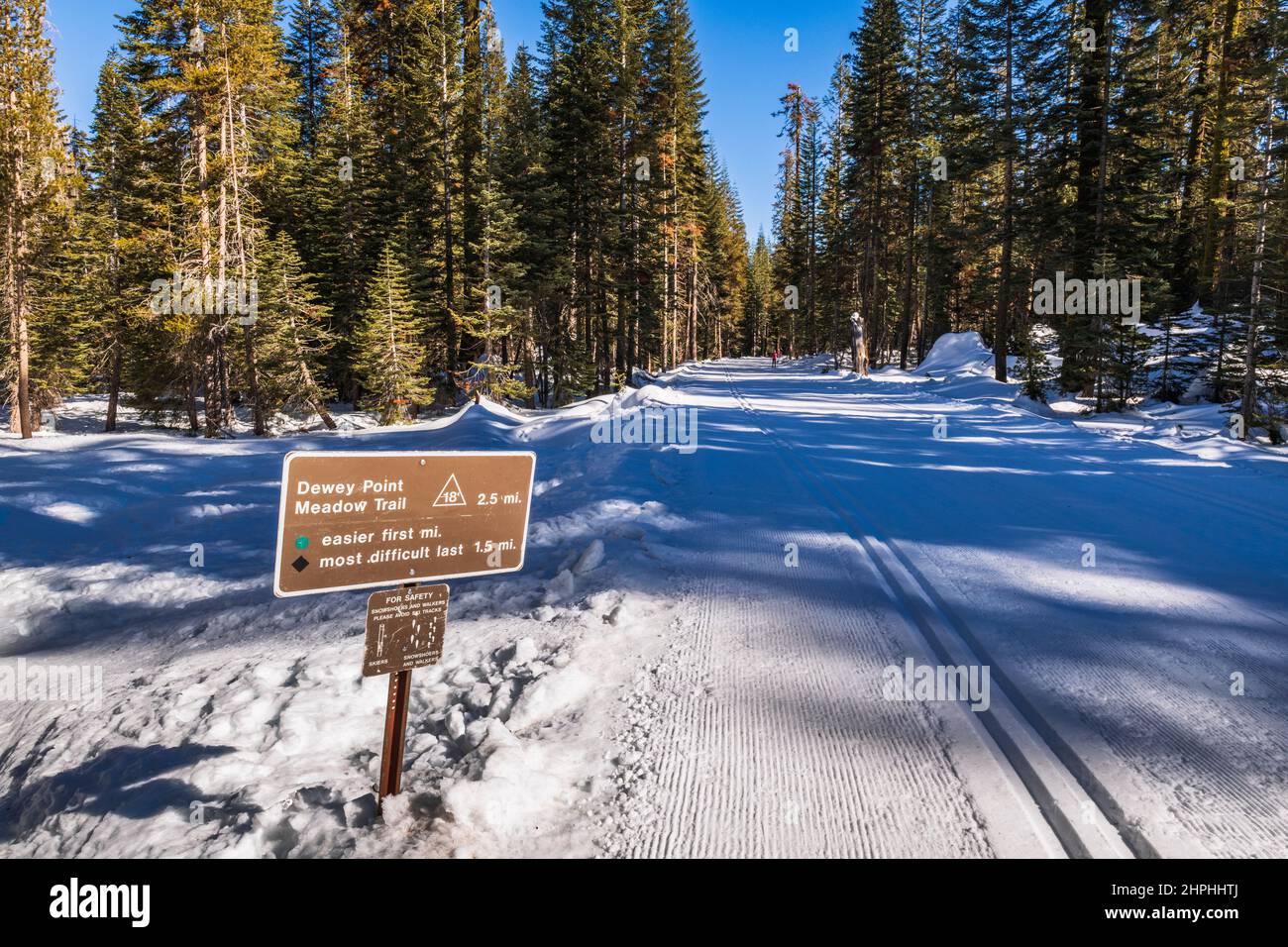 Dewey Point sign on the Glacier Point ski tour, Yosemite National Park ...