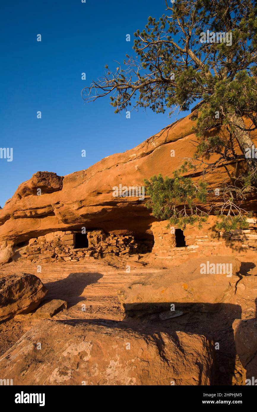 1000-year old Native American Ancestral Pueblan ruins at sunset in ...