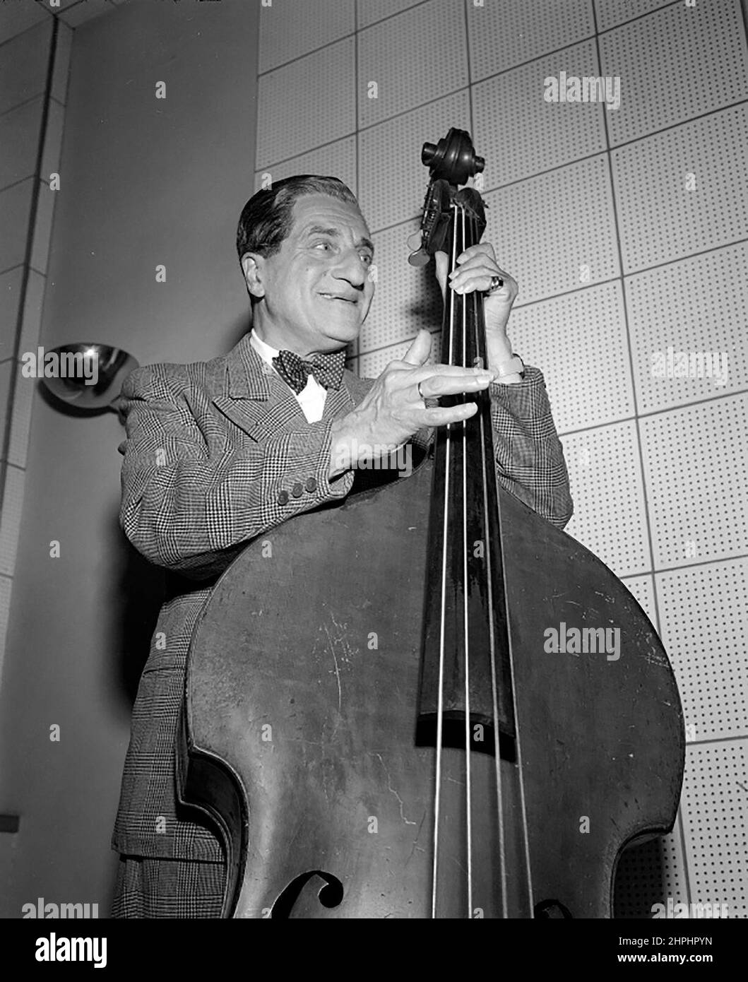 1950s radio station studio hi-res stock photography and images - Alamy