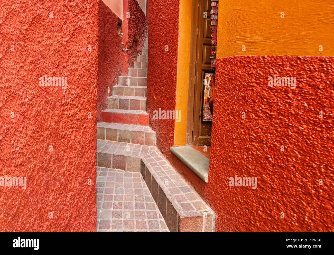Guanajuato, famous Alley of the Kiss (Callejon del Beso Stock Photo - Alamy
