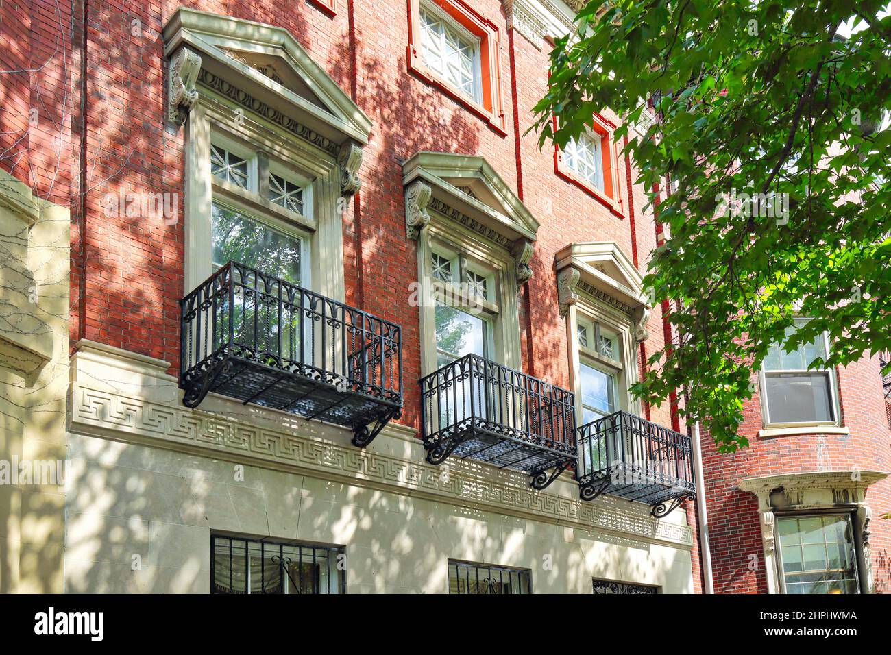 Elegant historic brick houses hi-res stock photography and images - Alamy