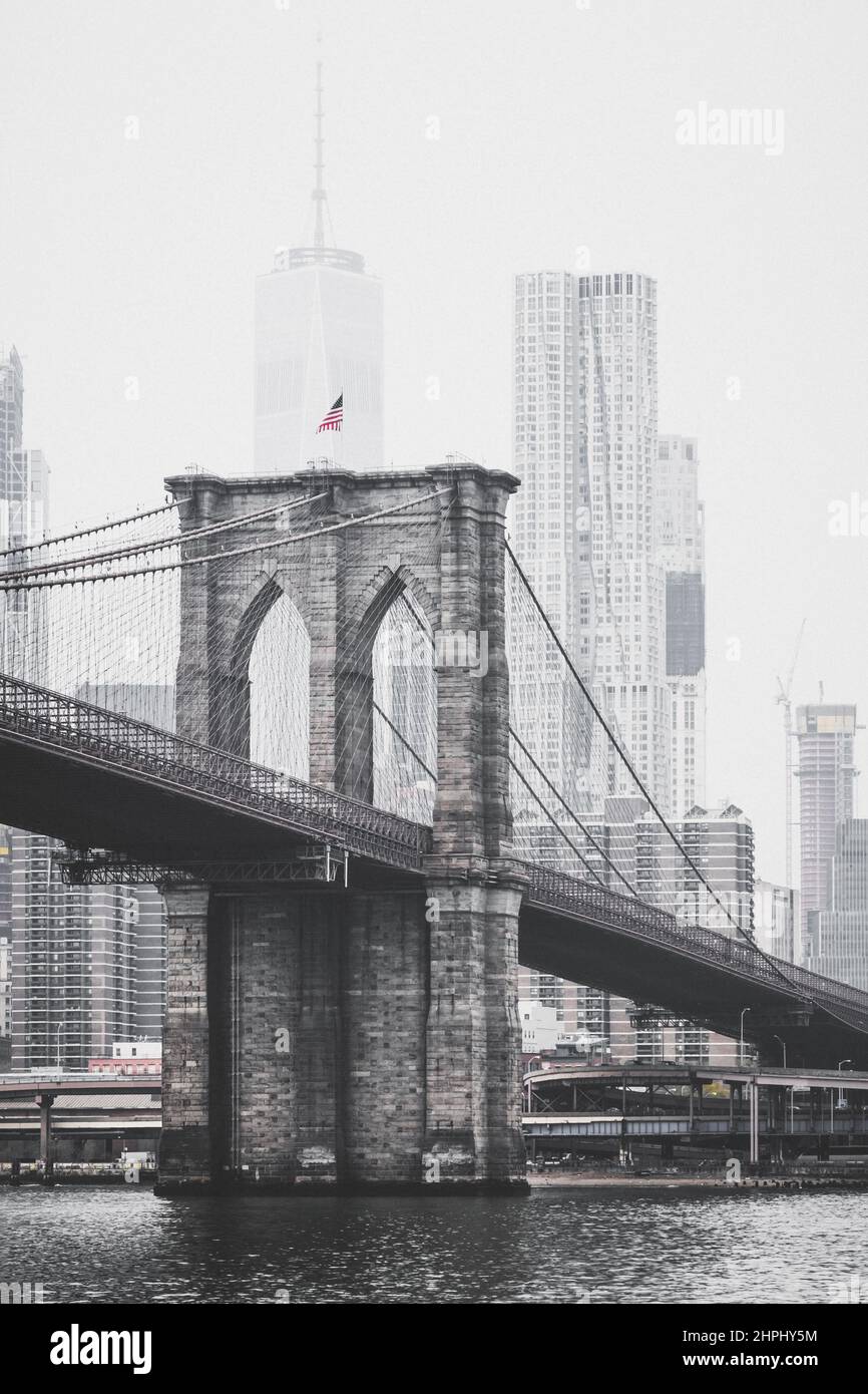Grayscale shot of the iconic landmark Brooklyn bridge from New York ...