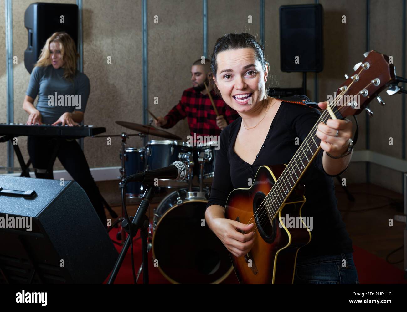 Rock band playing garage hi-res stock photography and images - Alamy