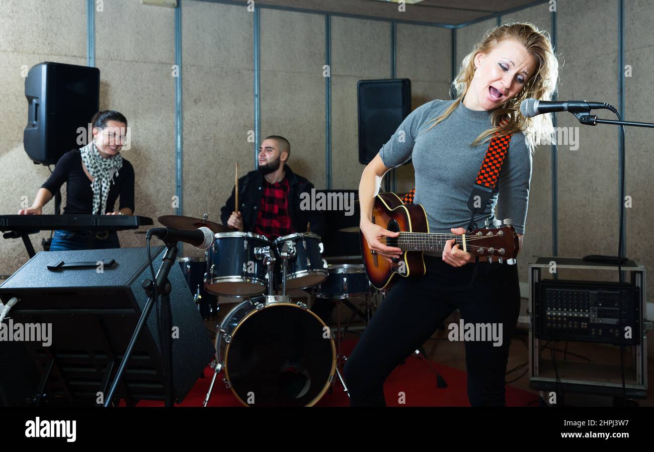 Musicians practicing band drums hi-res stock photography and images - Alamy