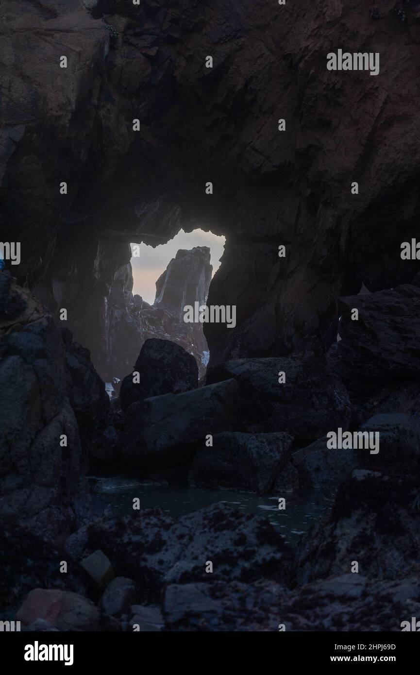 Sunset at Pfeiffer Beach, near Big Sur, showing the keyhole rock Stock ...