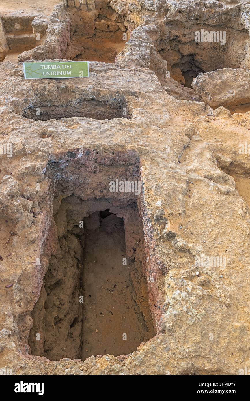 Ustrinum hi-res stock photography and images - Alamy