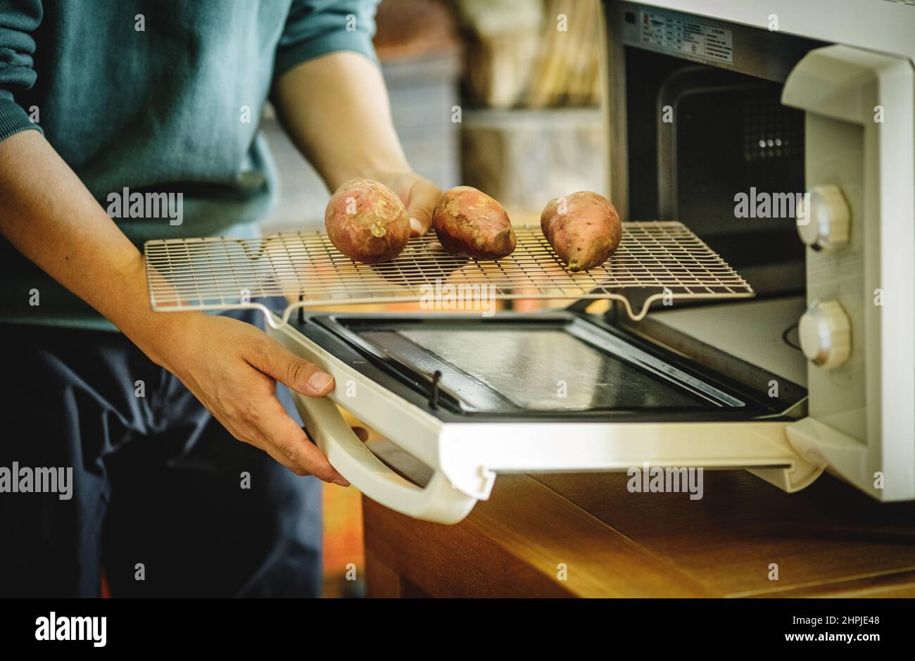 Chef with oven hi-res stock photography and images - Alamy