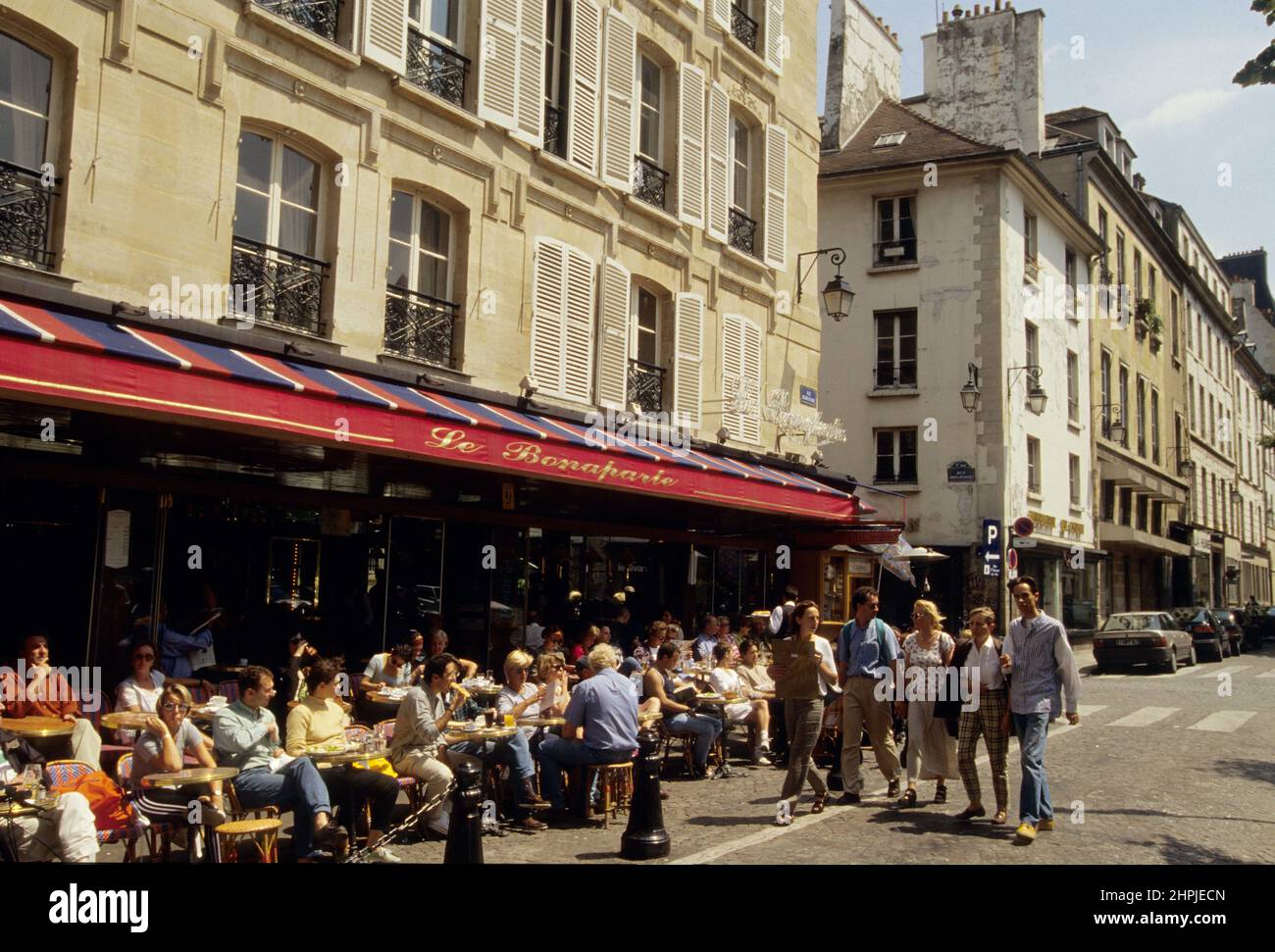 France restaurant parisien Stock Photo - Alamy