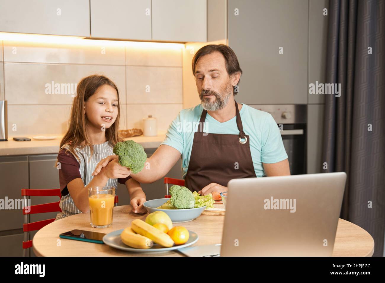Father daughter teen cooking home hi-res stock photography and images ...