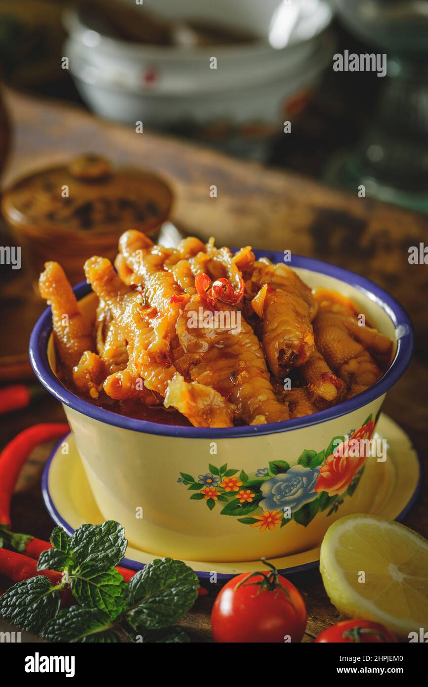 Chicken feet close hi-res stock photography and images - Alamy