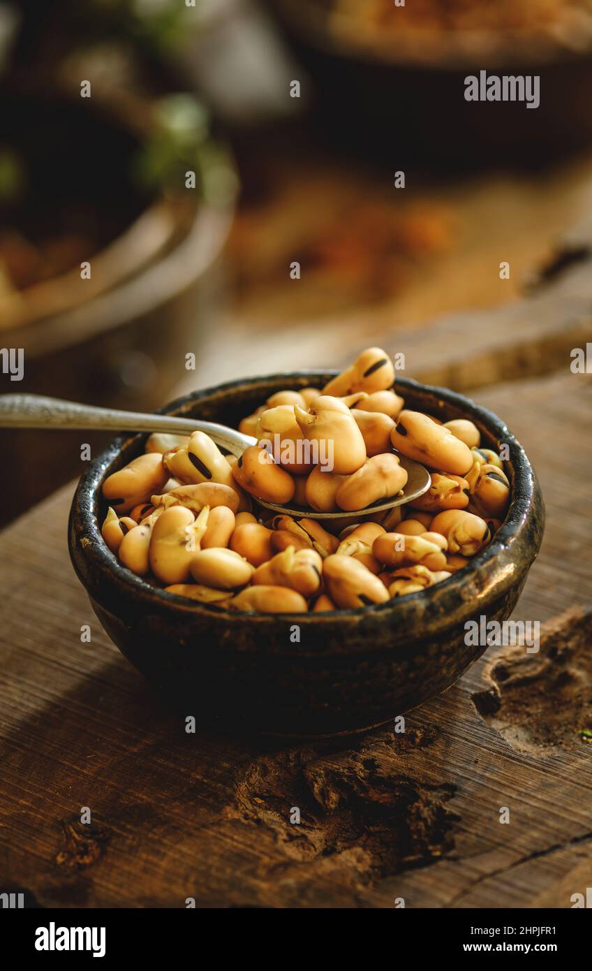 Small broad beans hi-res stock photography and images - Alamy