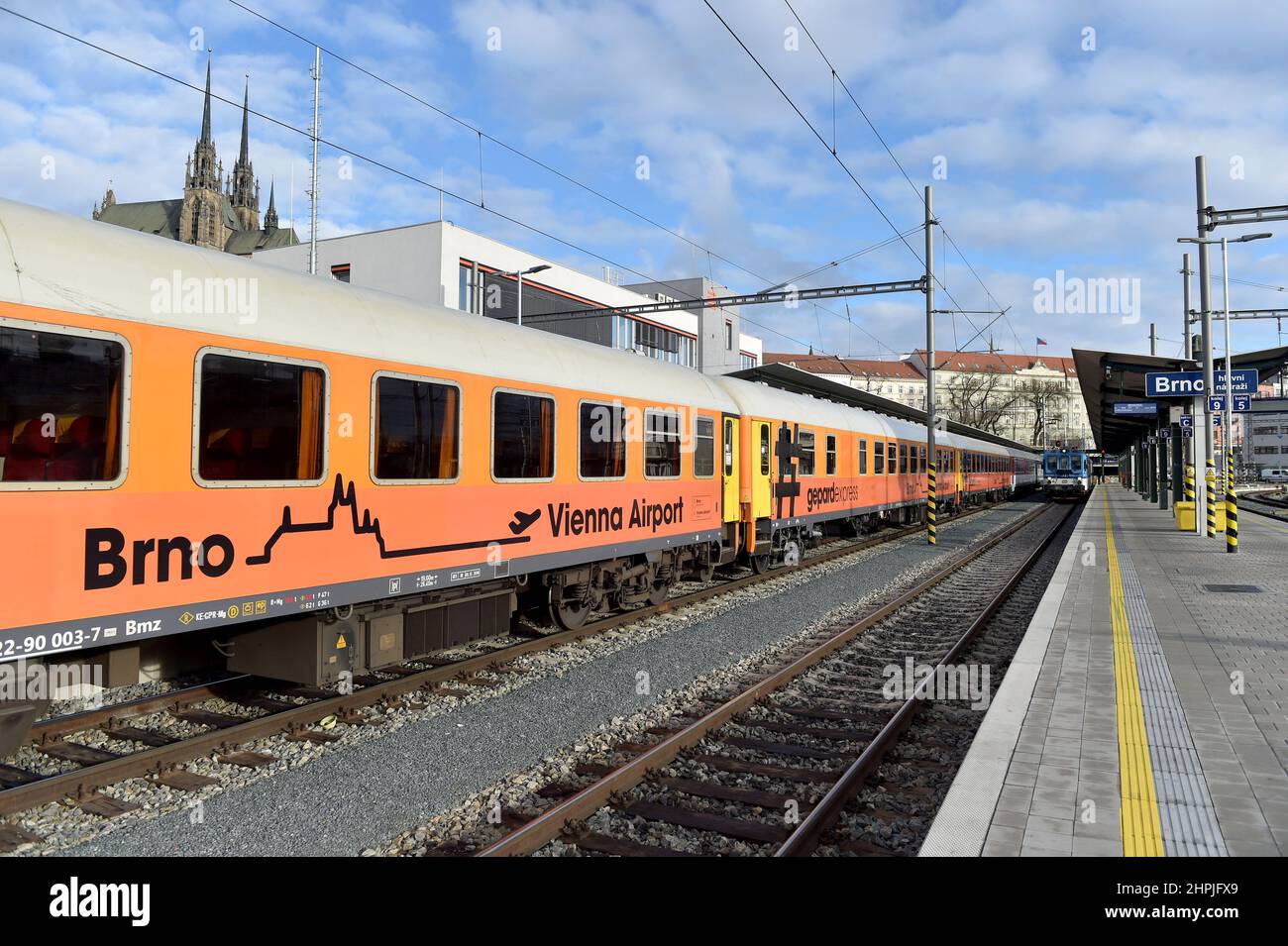 Vienan airport hi-res stock photography and images - Alamy