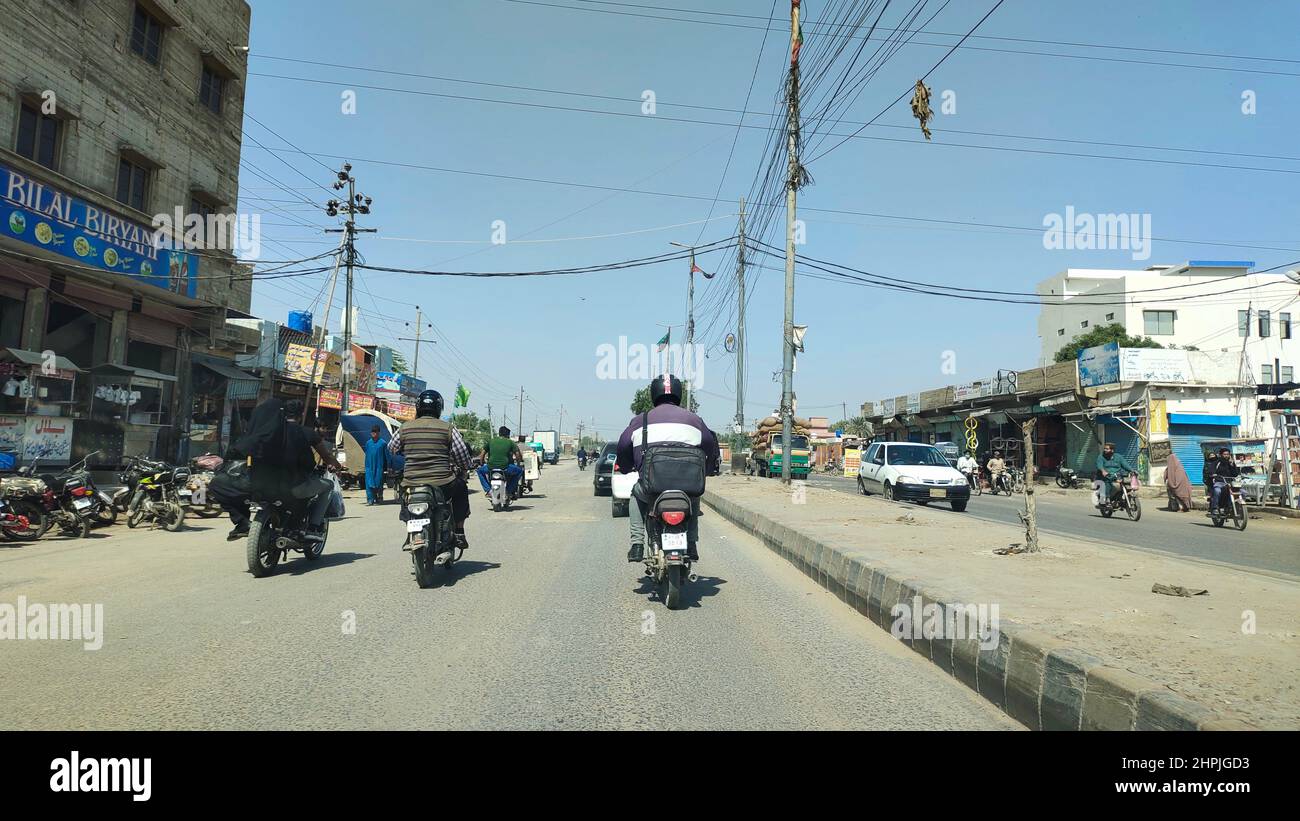 Karachi street busy hi-res stock photography and images - Alamy