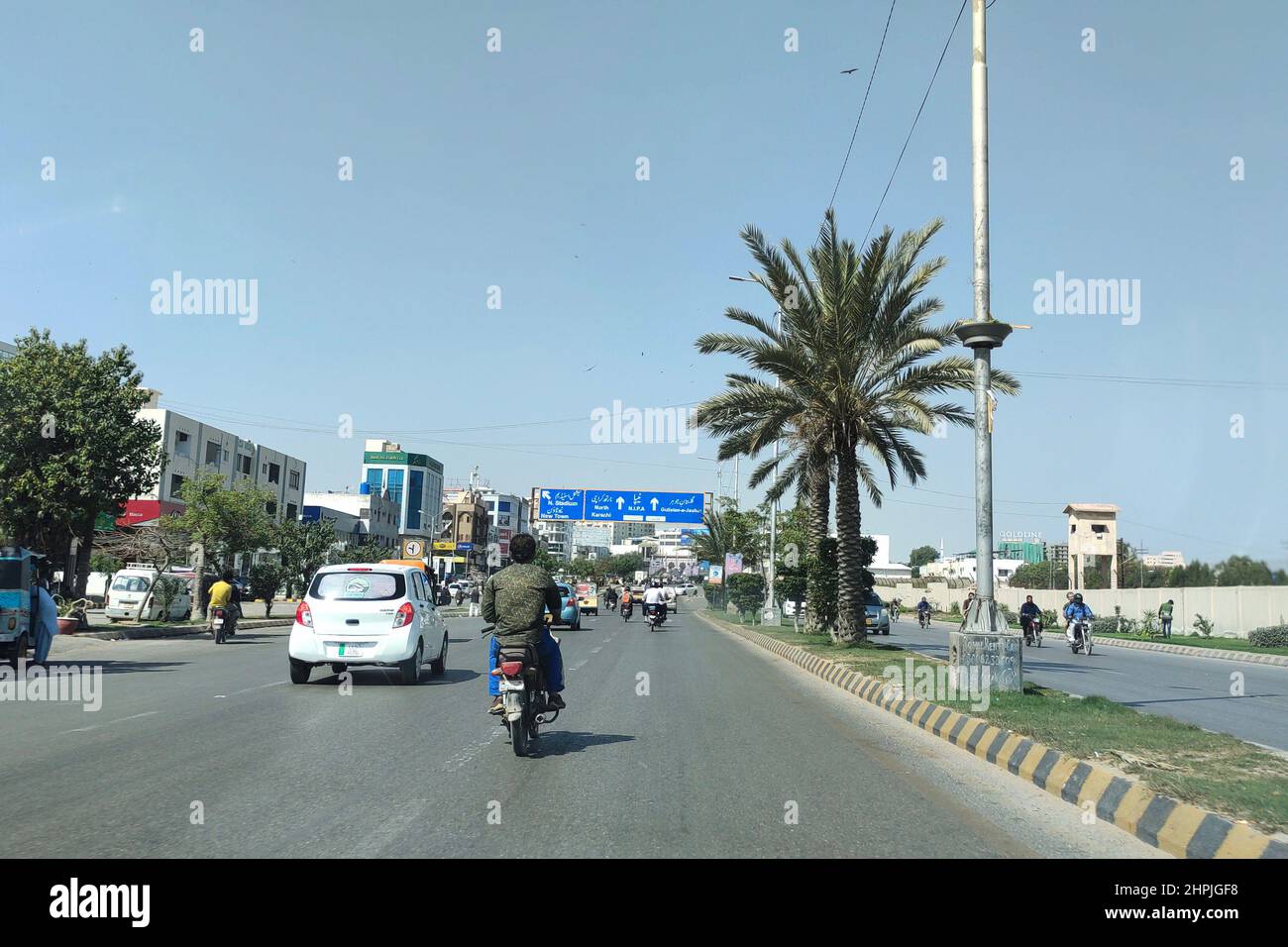 Karachi city Roads and Traffic Stock Photo - Alamy