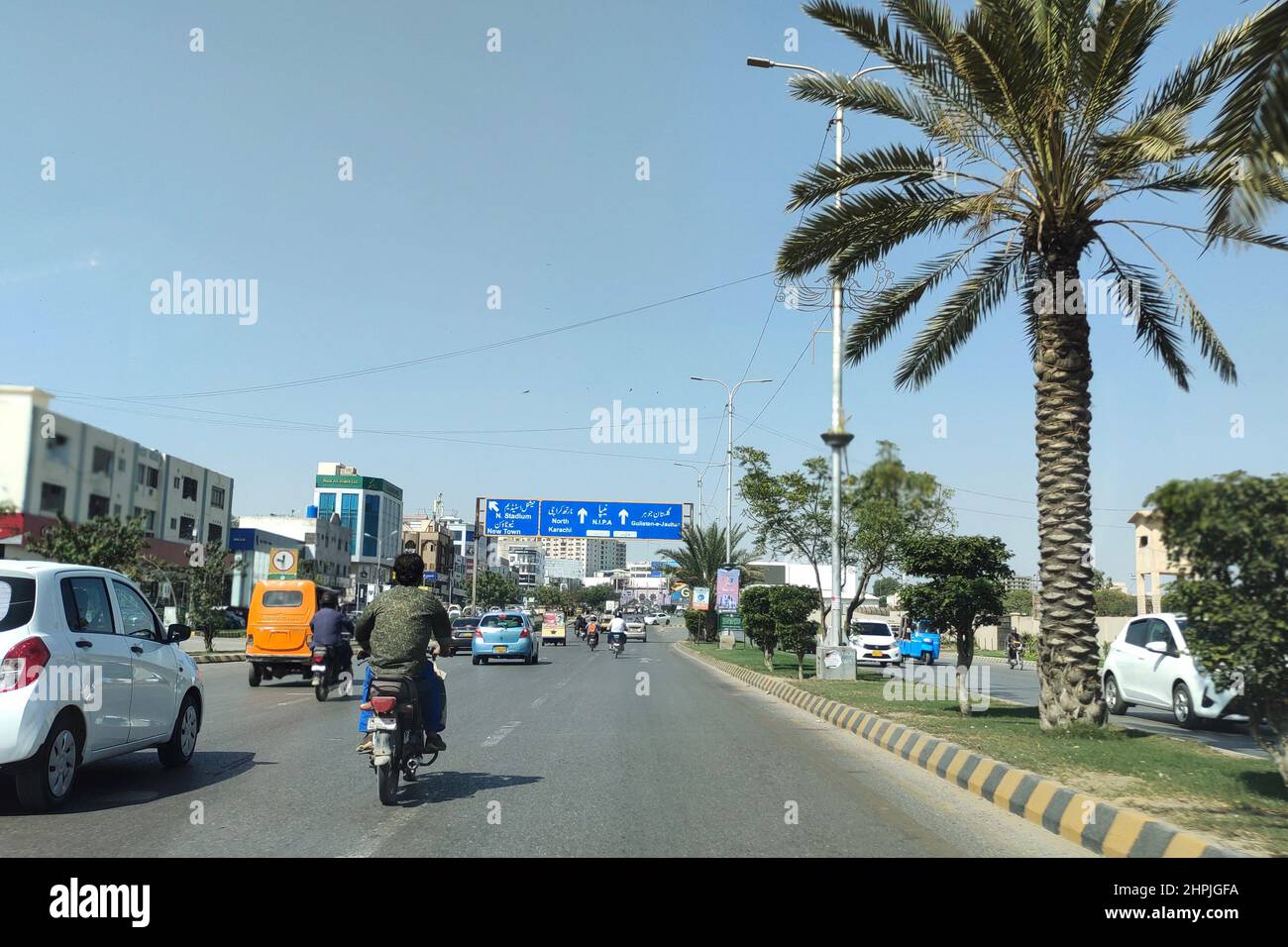 Karachi city Roads and Traffic Stock Photo - Alamy