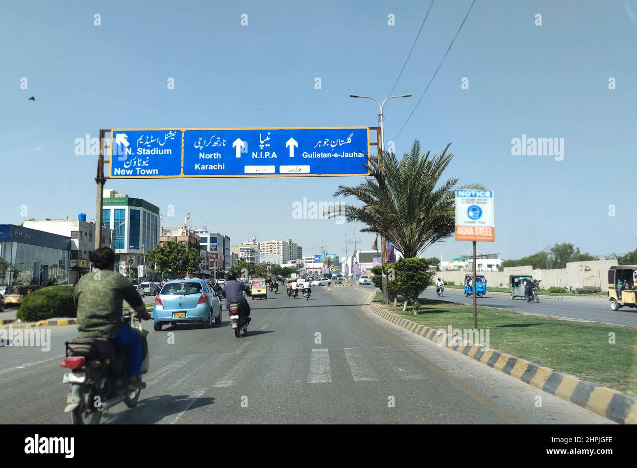 Karachi city Roads and Traffic Stock Photo - Alamy