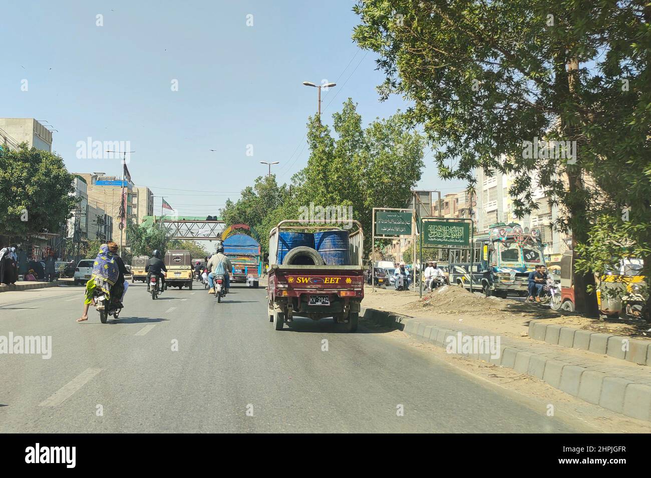 Karachi city Roads and Traffic Stock Photo - Alamy