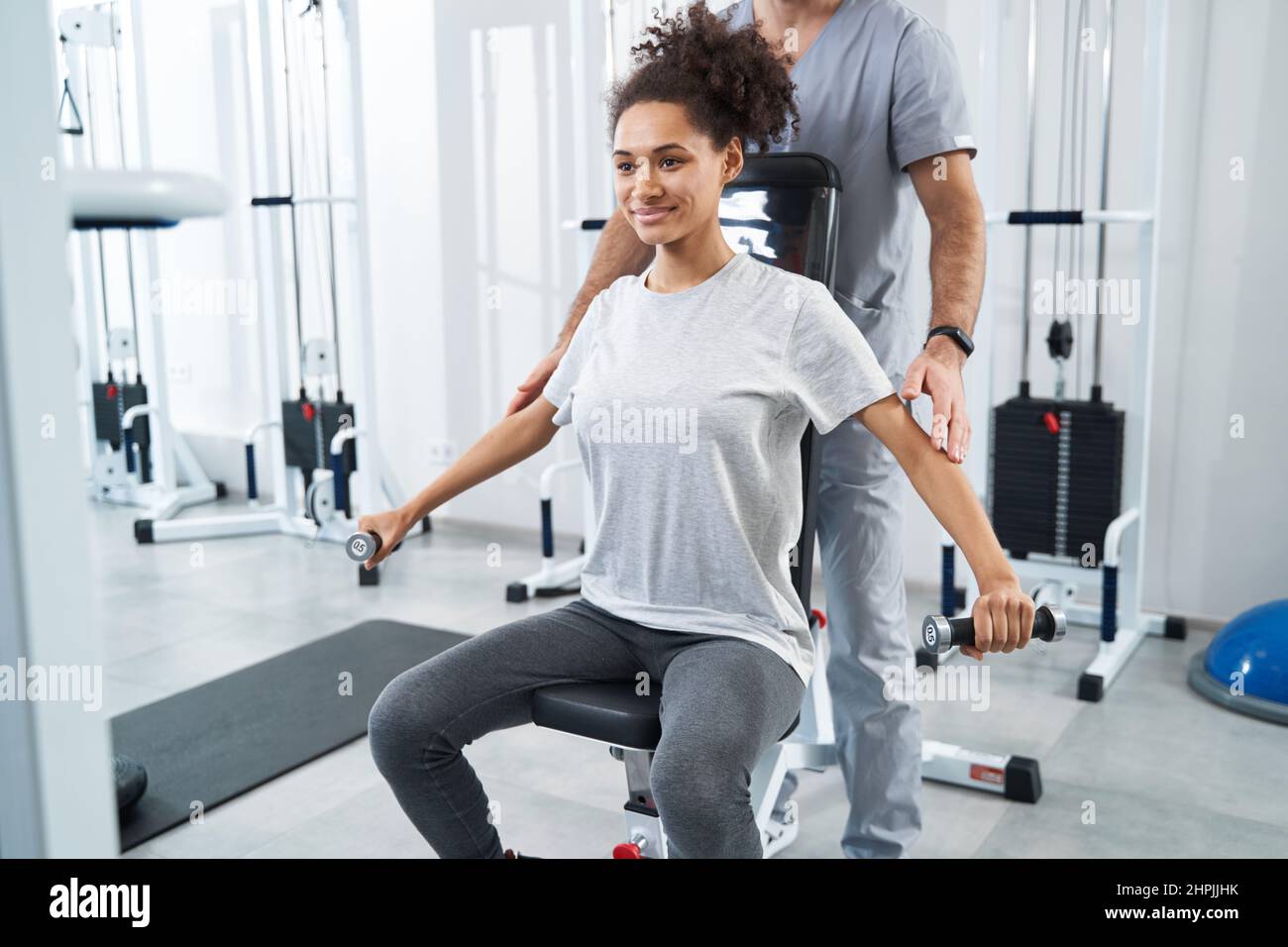 Woman undergoing leg rehabilitation in the gym Stock Photo - Alamy