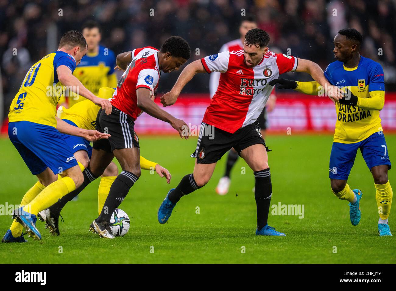 Rotterdam - Mitchel Paulissen of SC Cambuur, Robin Maulun of SC Cambuur ...