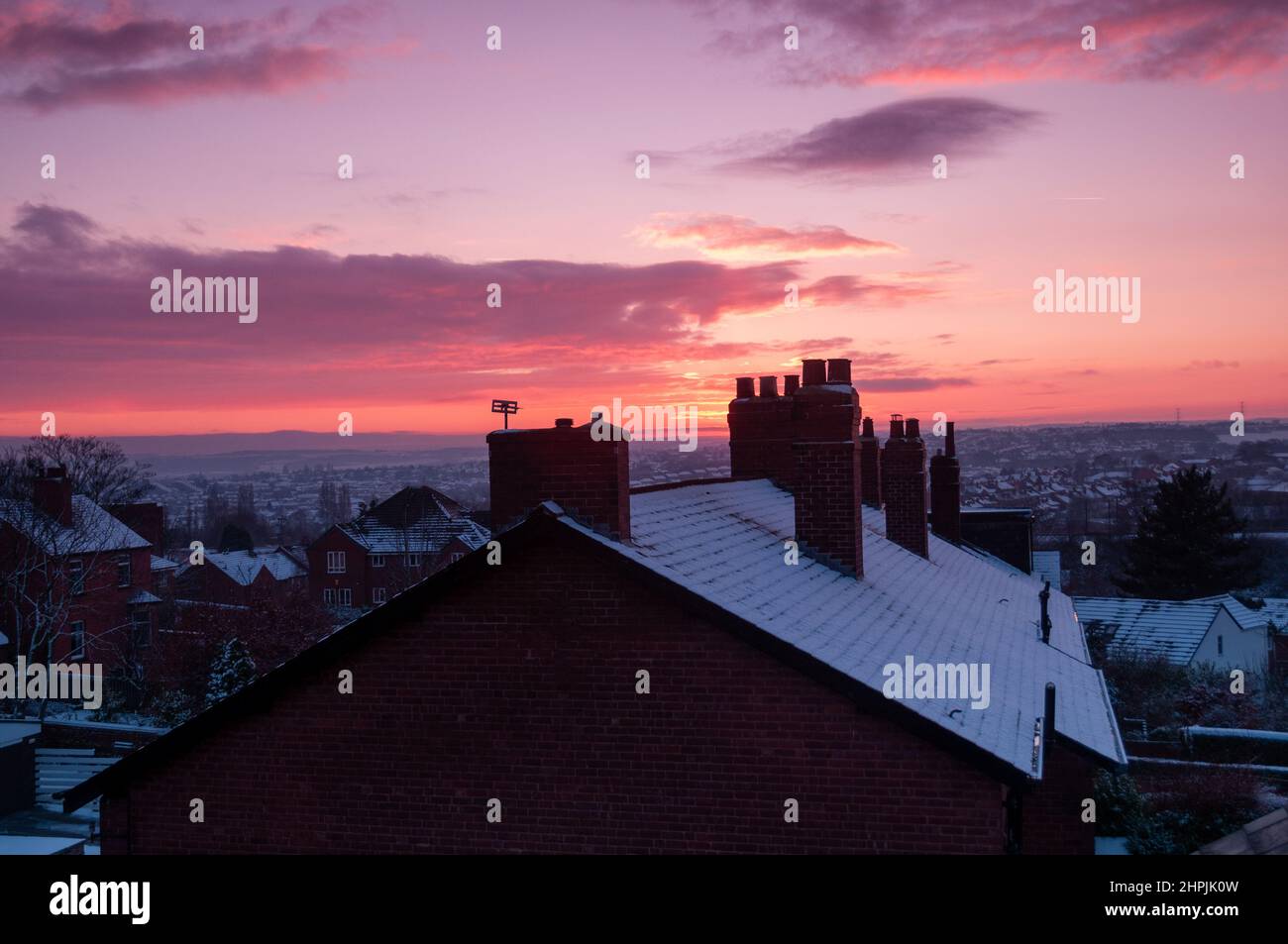 Exterior view homes snow hi-res stock photography and images - Alamy