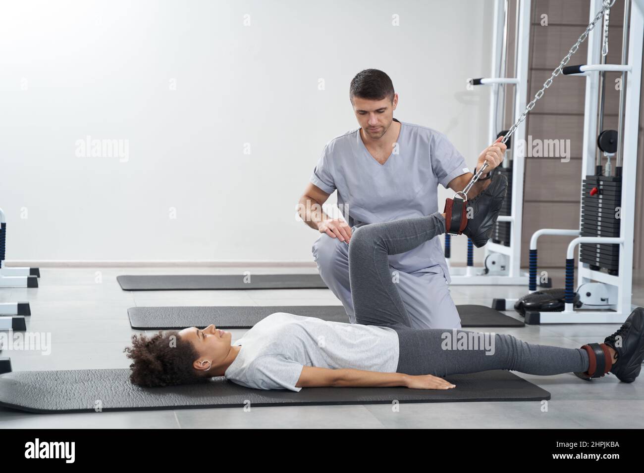 Lady doing leg exercise in the gym Stock Photo - Alamy
