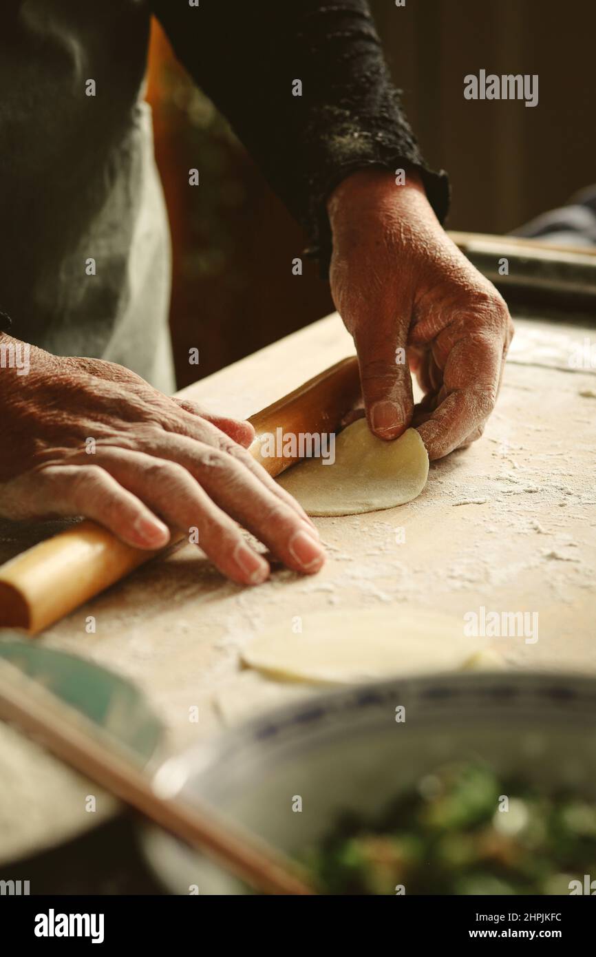 Chinese dumplings chef board hi-res stock photography and images - Alamy
