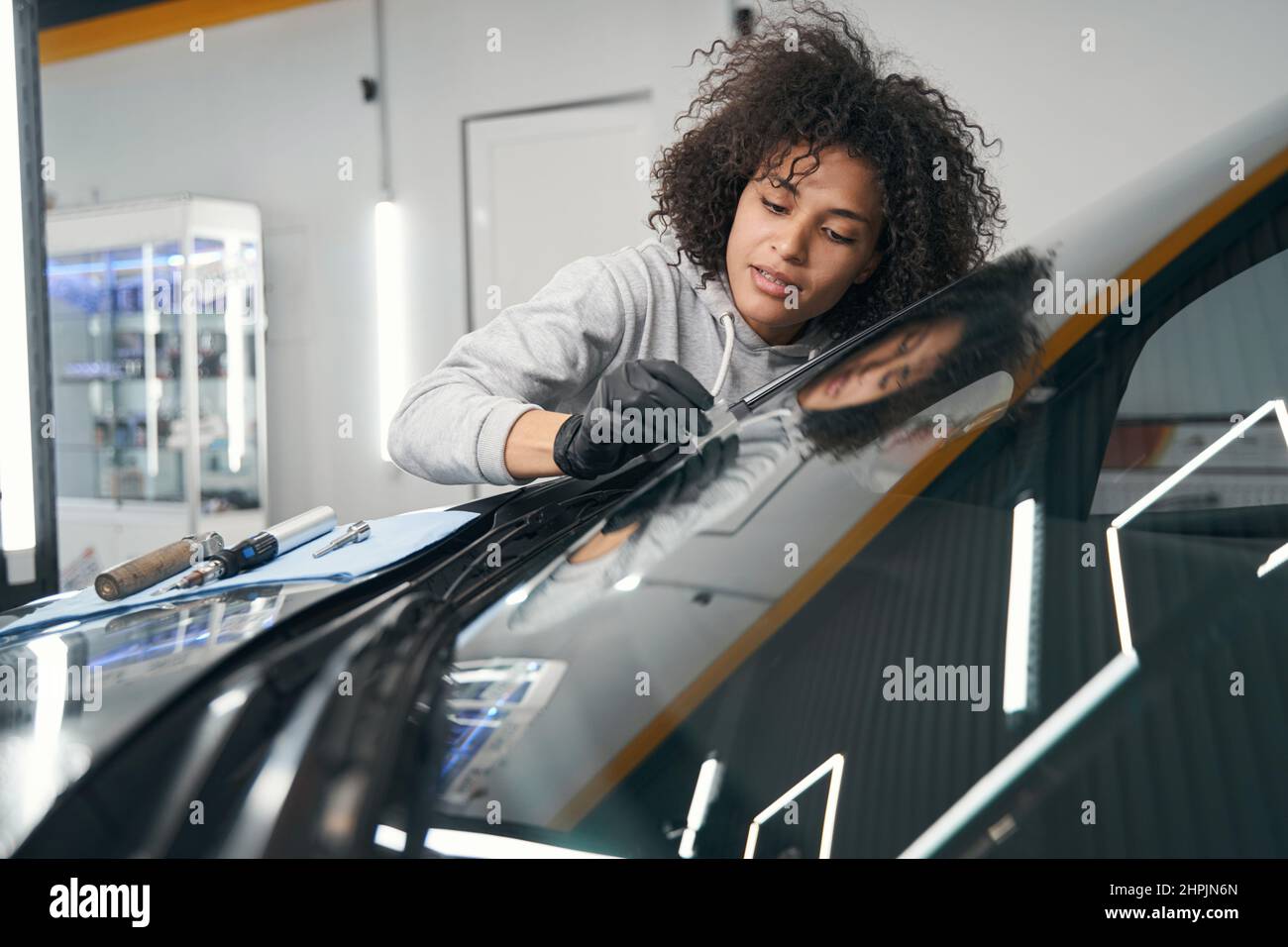 Mechanic repairing windscreen hi-res stock photography and images - Alamy