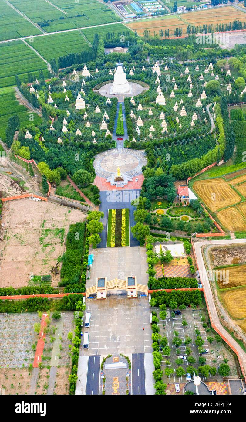 White dagoba hi-res stock photography and images - Alamy