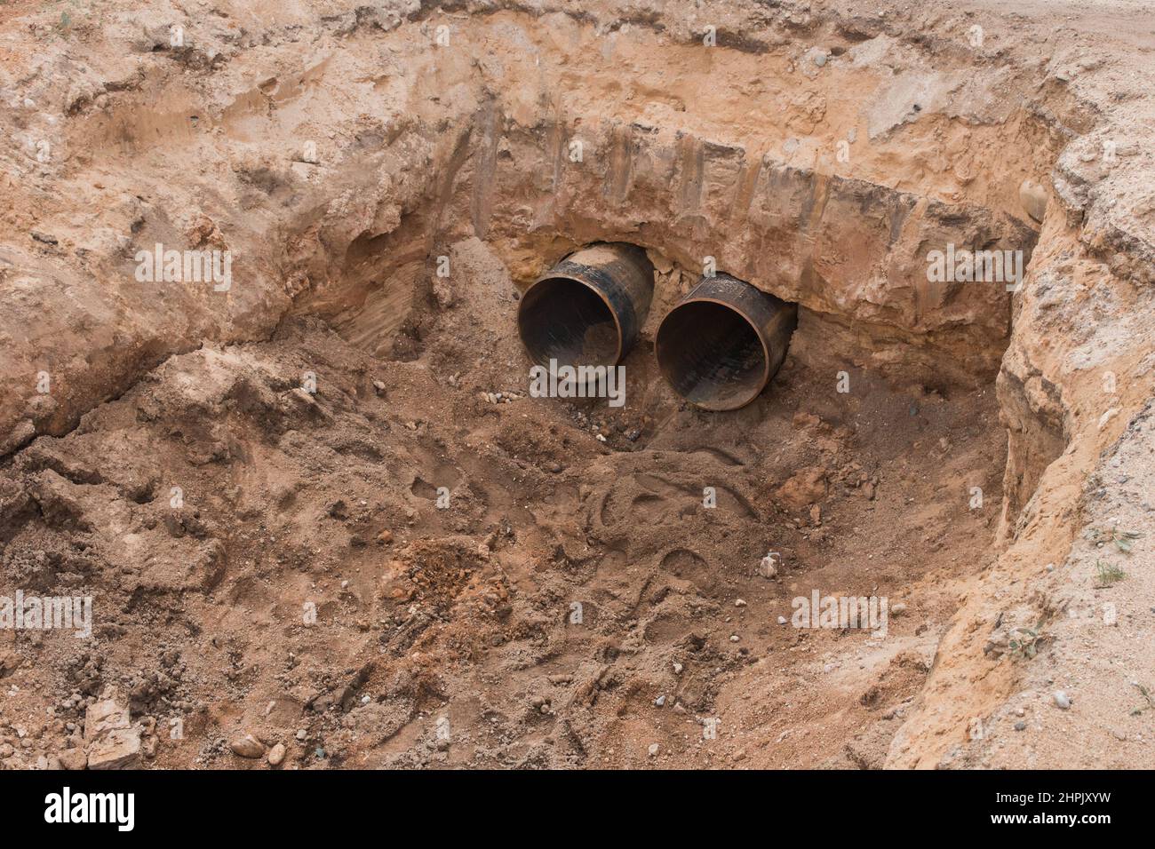 Repair of the pipeline line steel round pipe the heating main in the ...