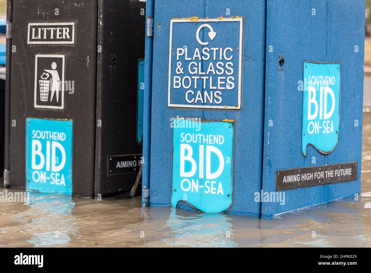 High tide logo hi-res stock photography and images - Alamy