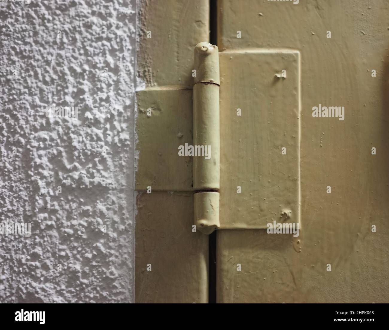 Simple door hinge hi-res stock photography and images - Alamy