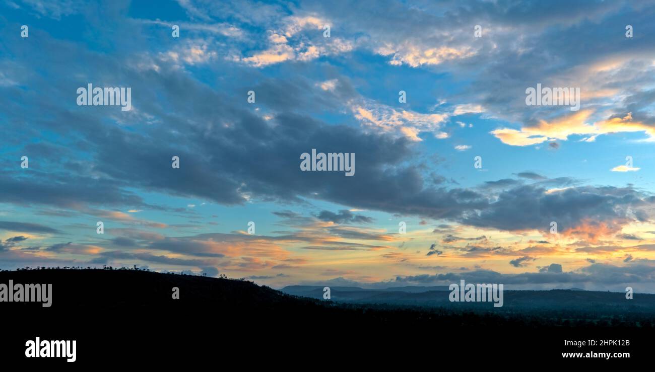 Evening sky of hills hi-res stock photography and images - Alamy