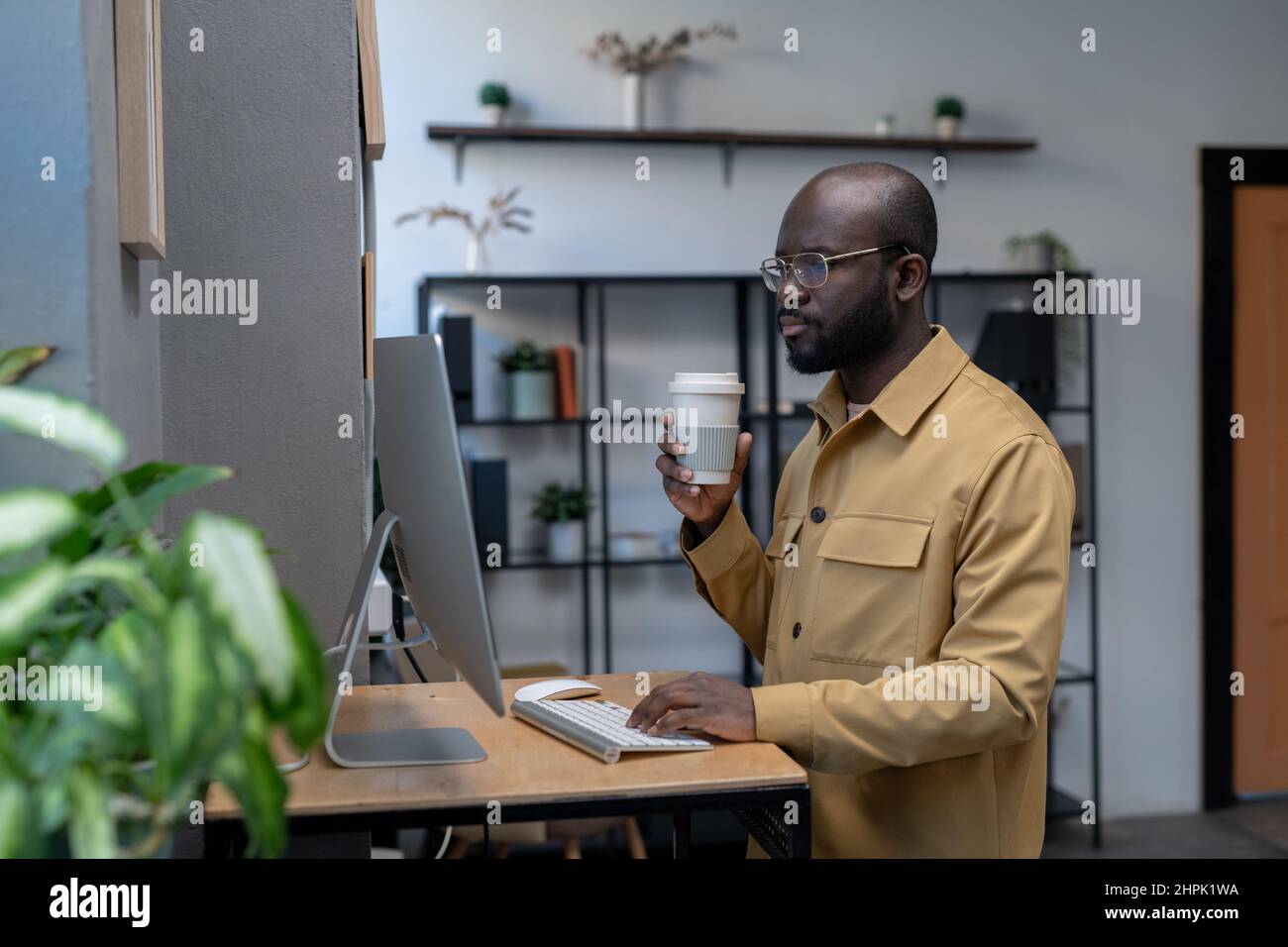 Real employee hi-res stock photography and images - Alamy